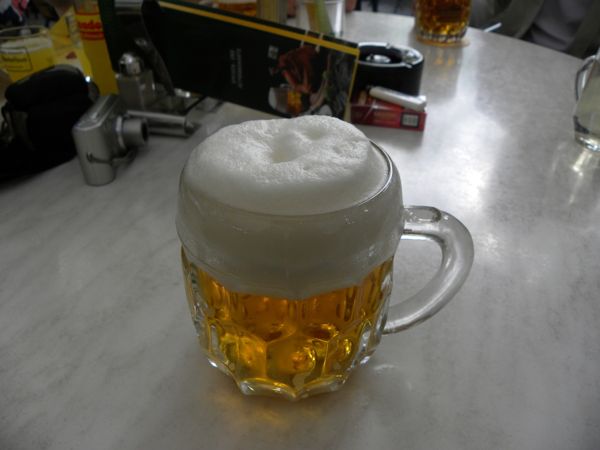 ein krügerl budweiser im schweizerhaus ( wiener prater ) prost! - Spittal