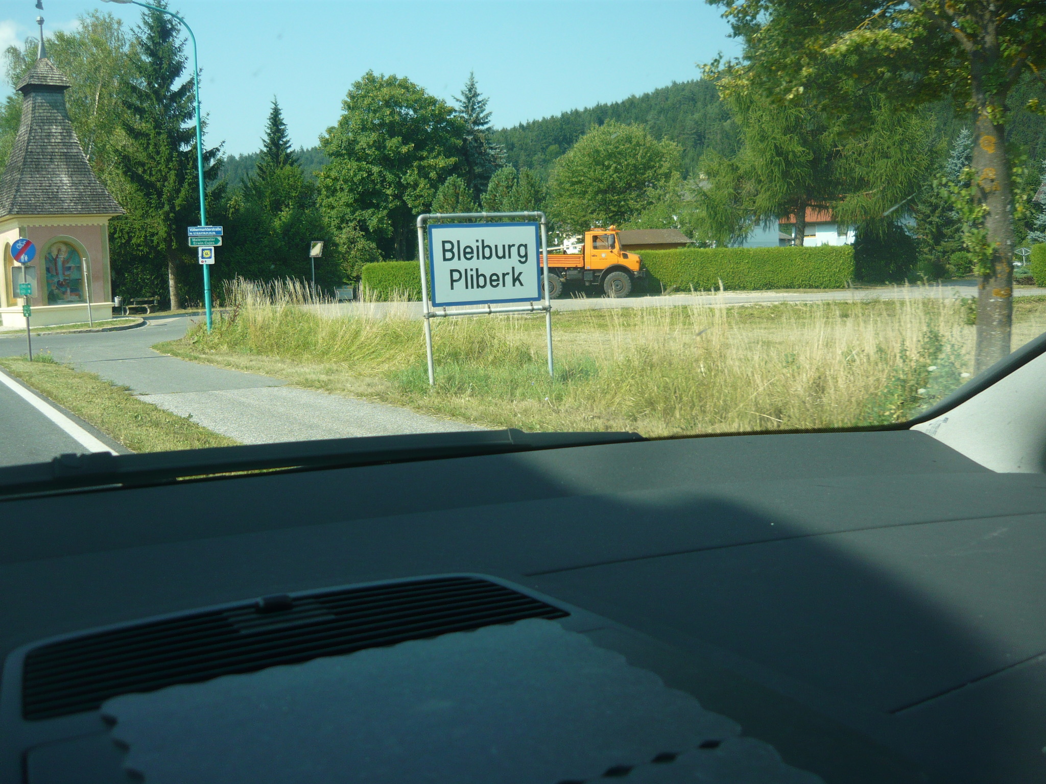 NEUE ZWEISPRACHIGE ORTSTAFEL - Völkermarkt