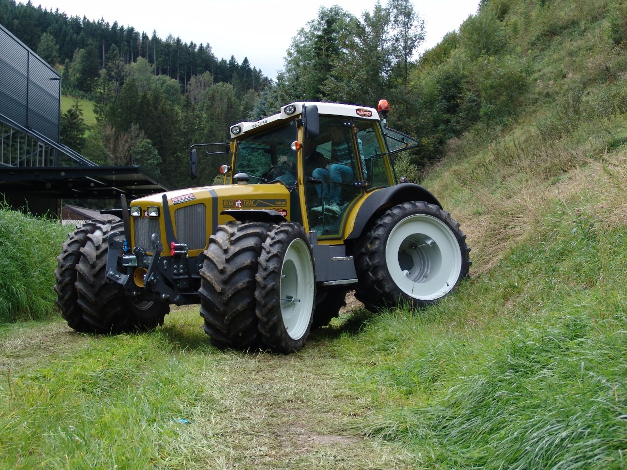 Viehmarkt und Landmaschinenaustellung mit Rigi Trac Vorführung in Gasen ...