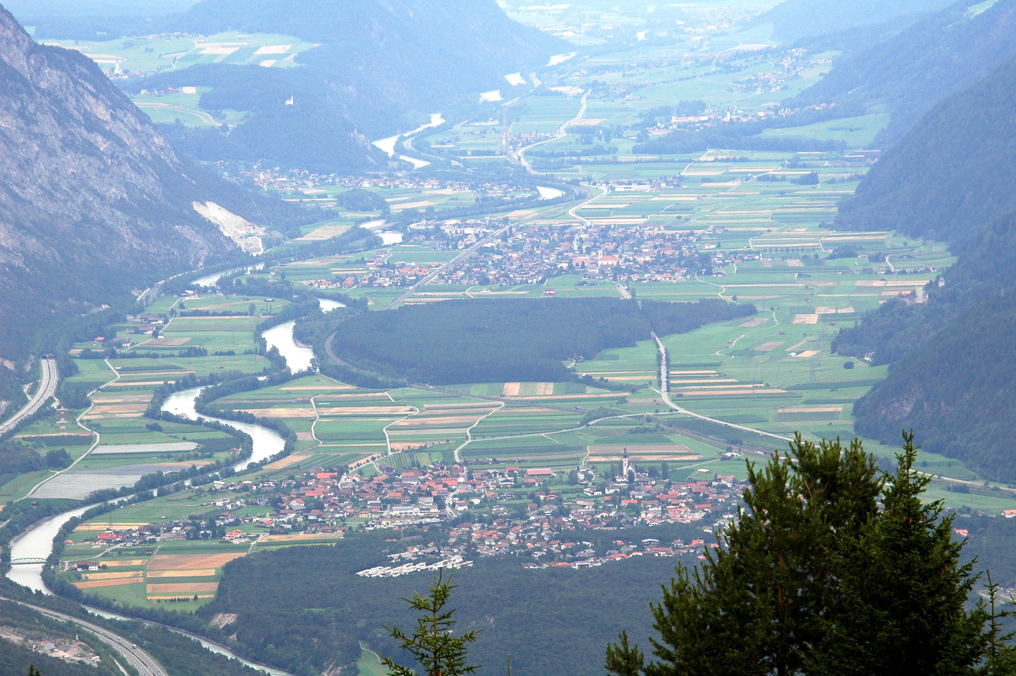 Der Blick ins Inntal - Richtung Innsbruck - Imst