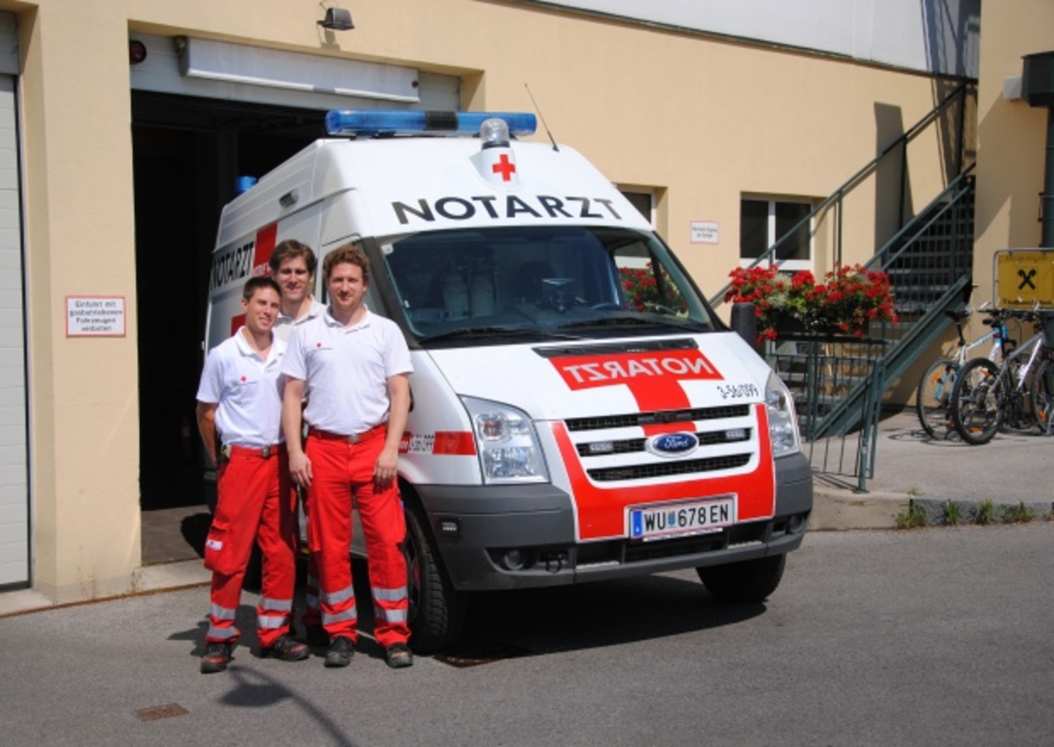 Neuer Notarztwagen beim Roten Kreuz Klosterneuburg - St. Pölten