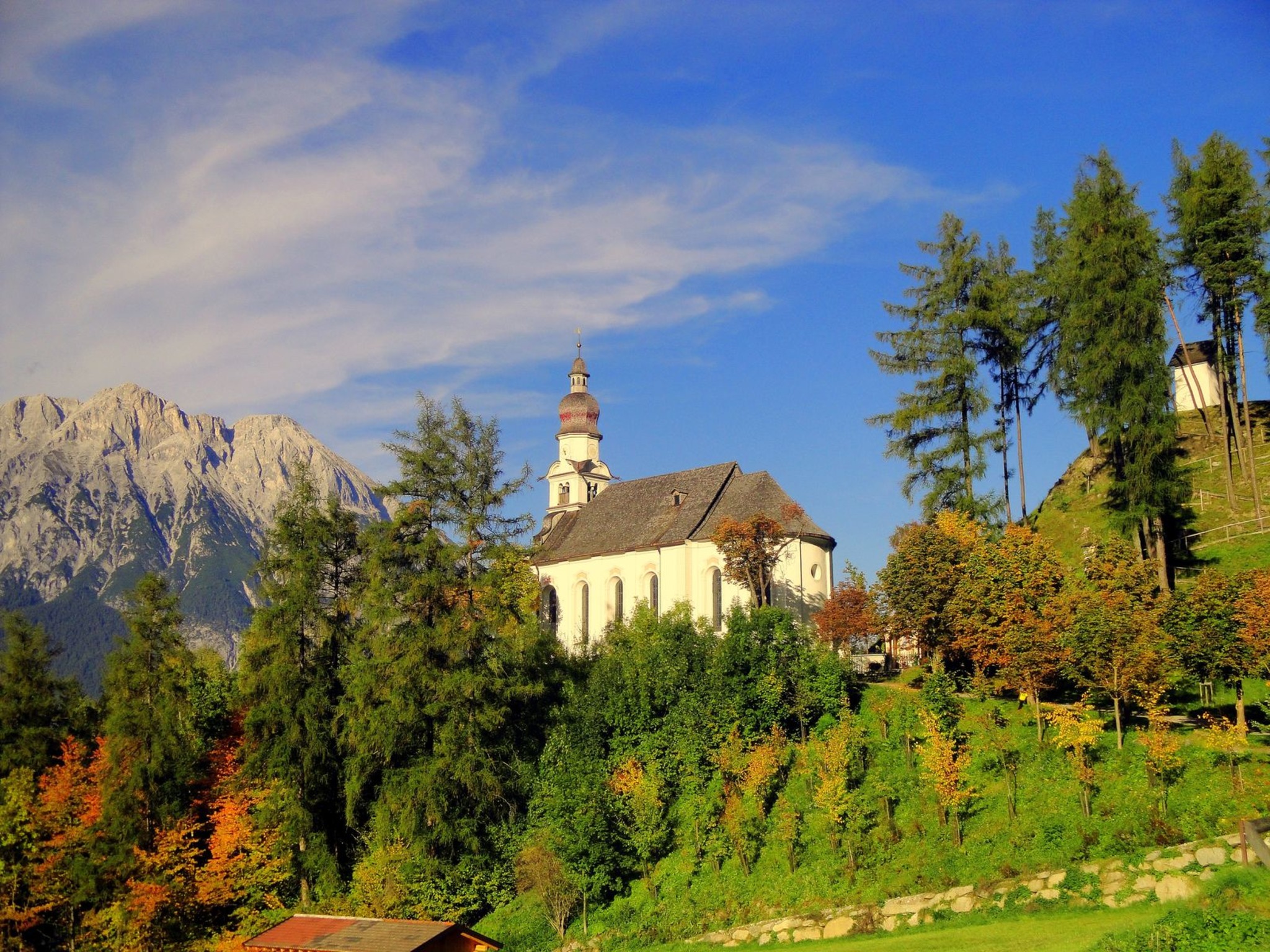 So schön ist der Herbst in Tirol... - Die Kirche des Heiligen Antonius ...