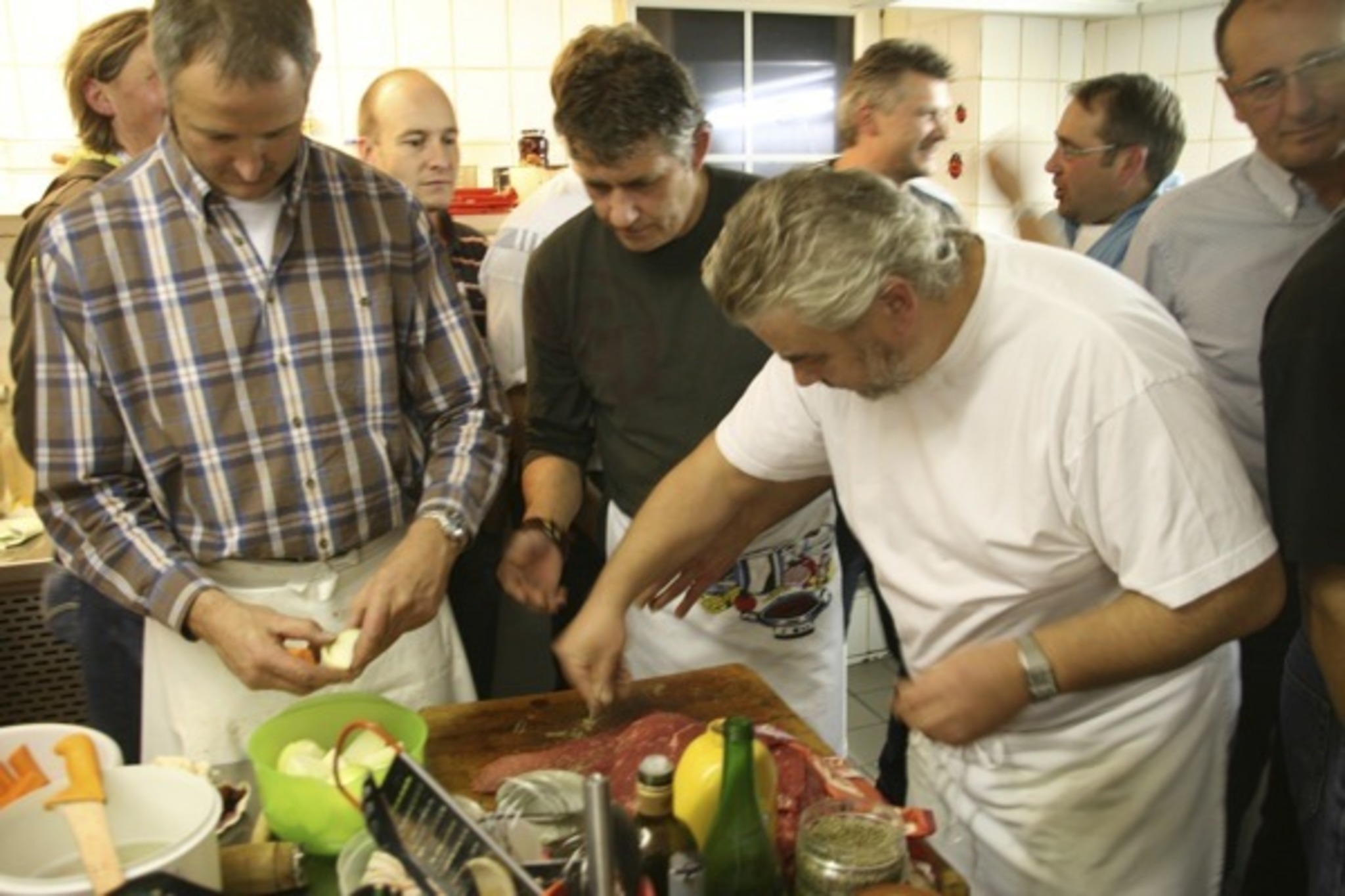 Viele Köche verderben vielleicht den Brei, aber nicht ein mehrgängiges ...