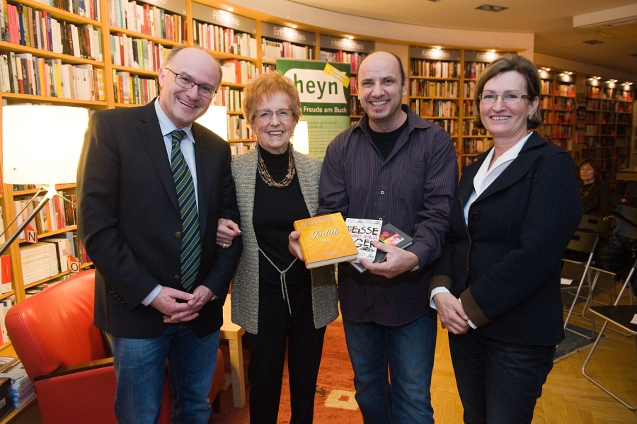 Bücher bewegen: Stefan Zoltan und Maria Pink @ Buchhandlung Heyn ...
