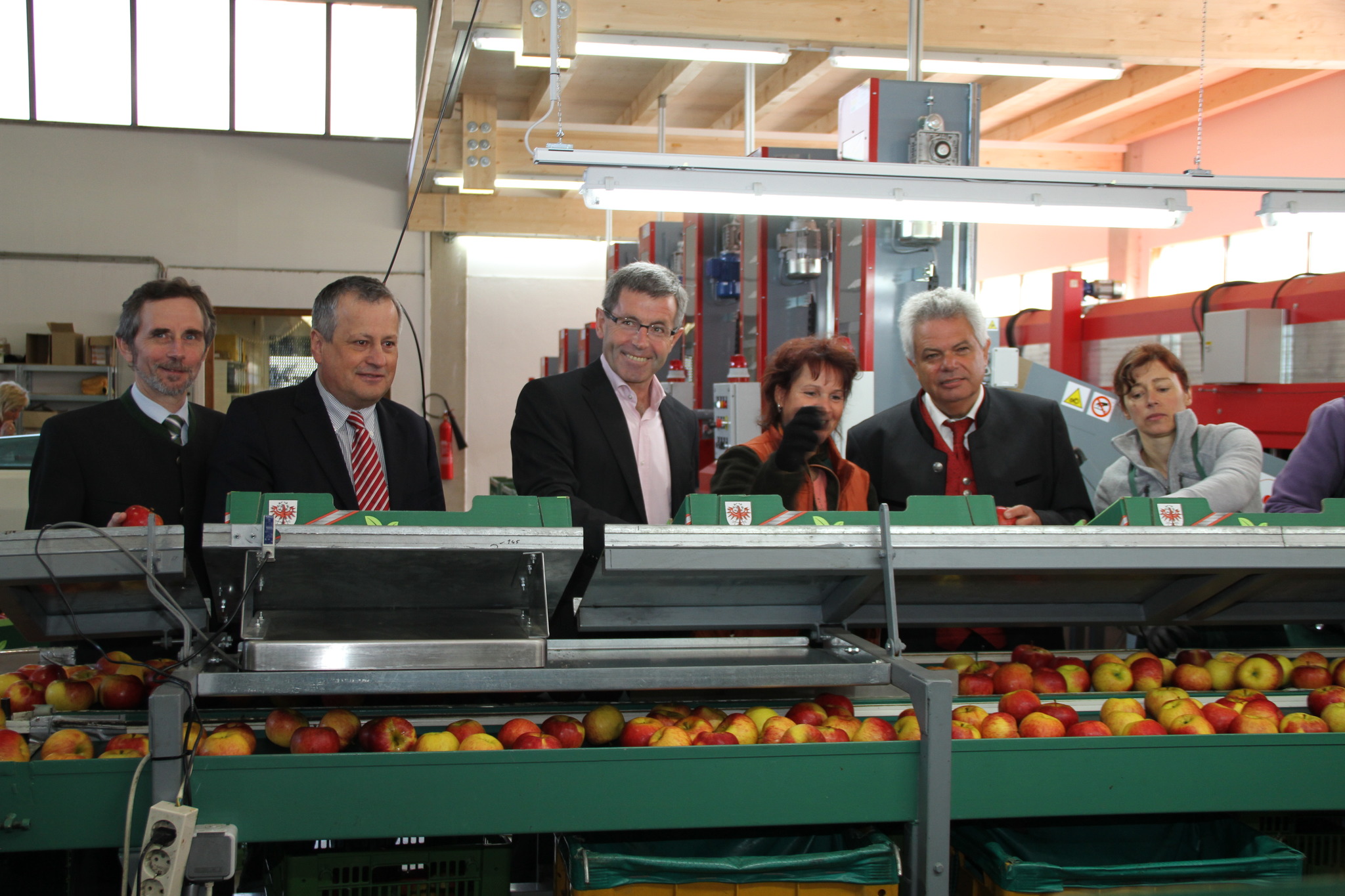 Modernste Apfelsortieranlage Österreichs im Obstlager Haiming in ...