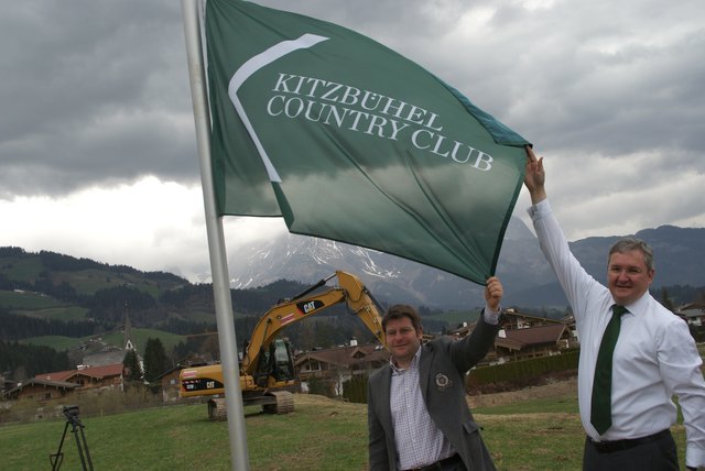 Hauser hisst die KCC-Flagge - Kitzbühel
