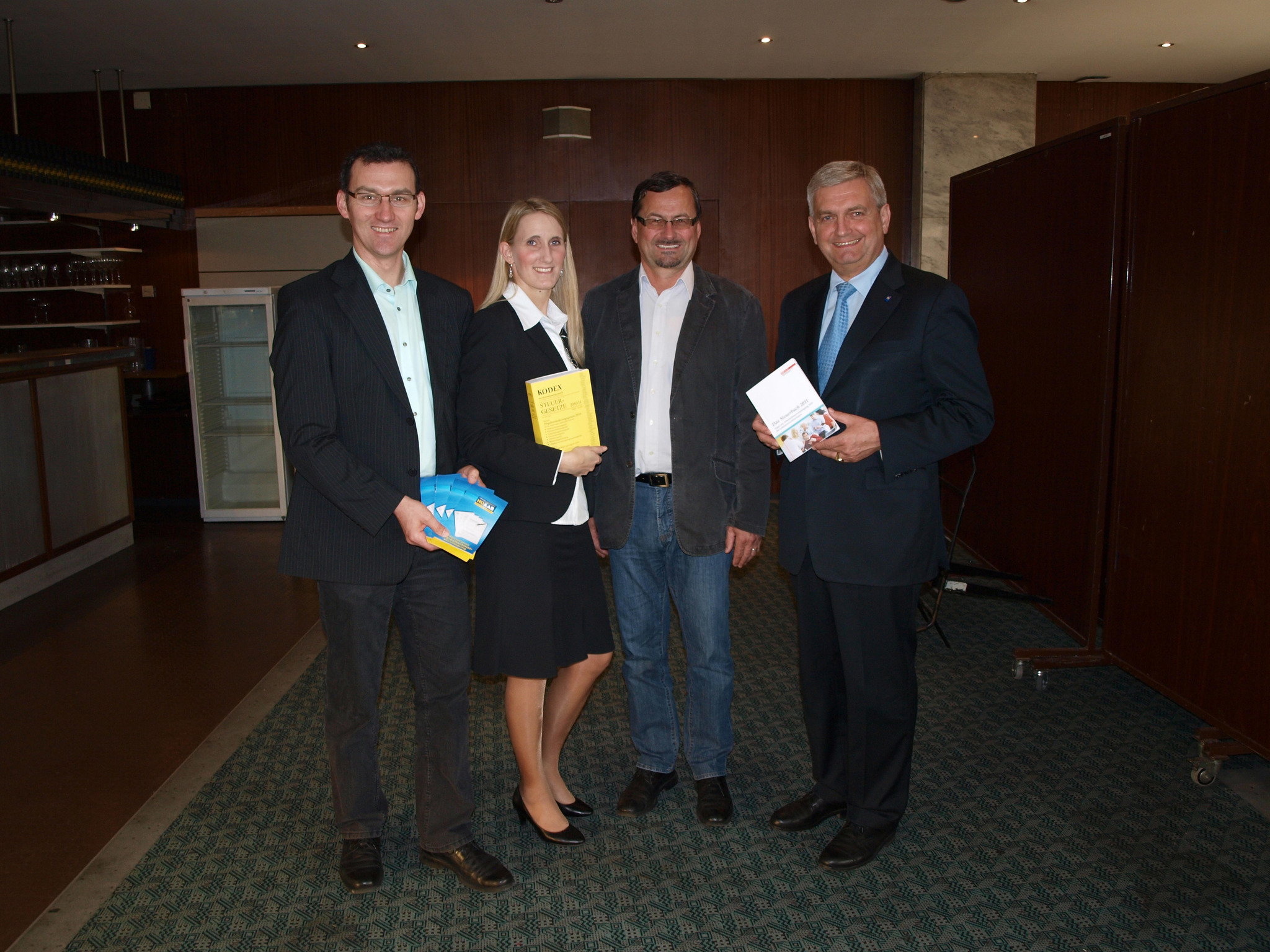 Finanzamt zahlt Geld zurück - Tulln