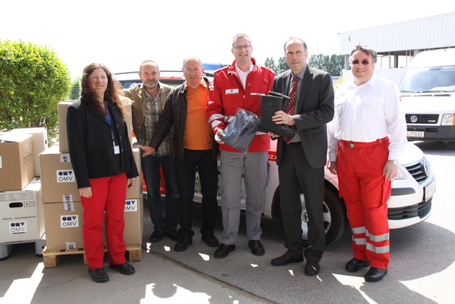 OMV übergab Sicherheitswesten an Rotes Kreuz - Gänserndorf