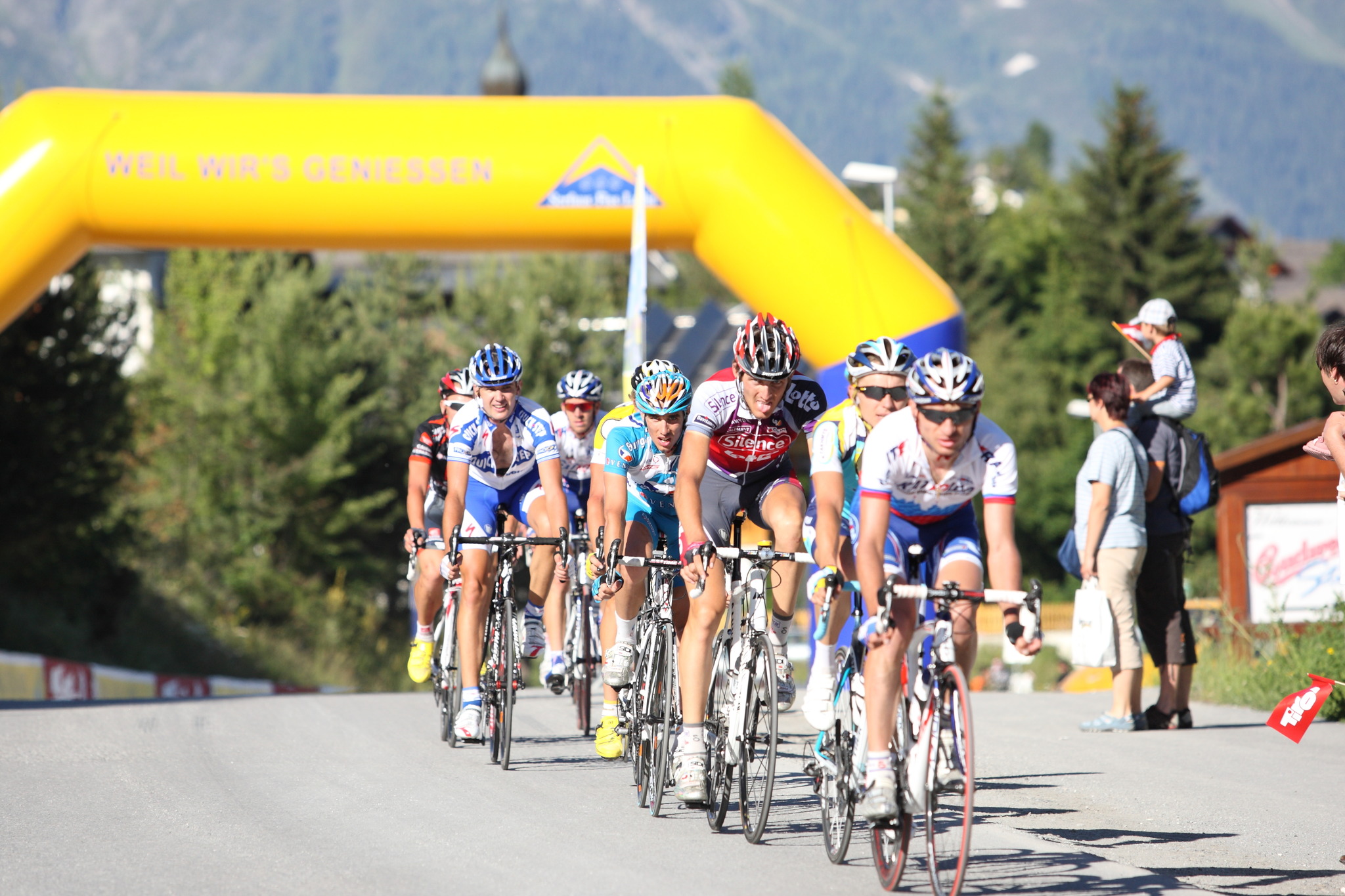 Internationaler Radzirkus macht in Serfaus Station - Landeck