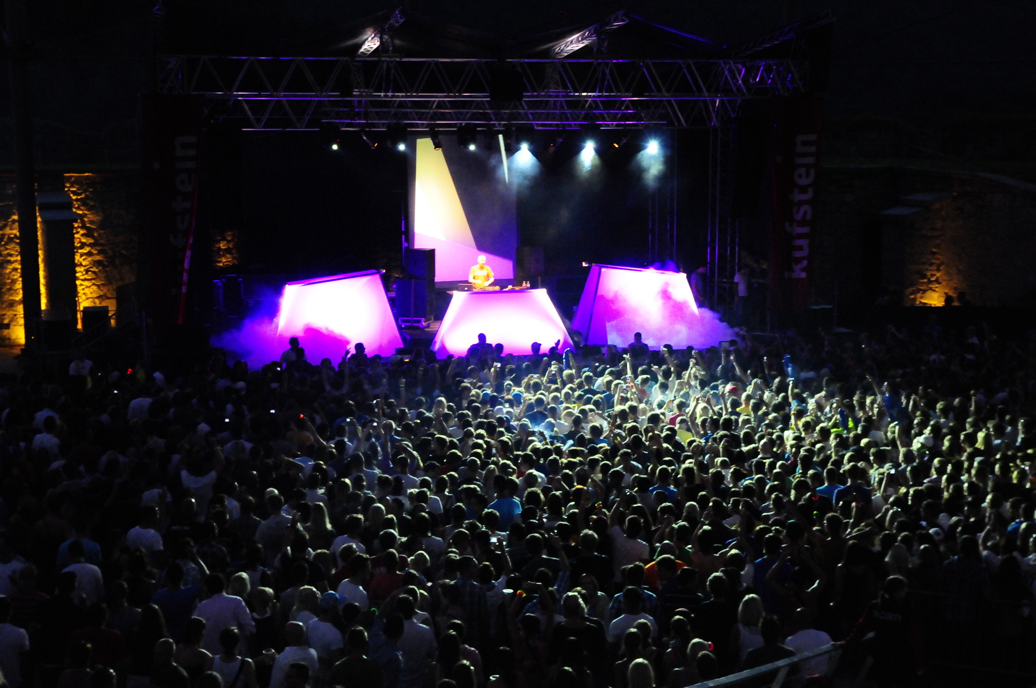 Paul Kalkbrenner macht Festung zu Tirols größter Open-Air-Disco - Kufstein