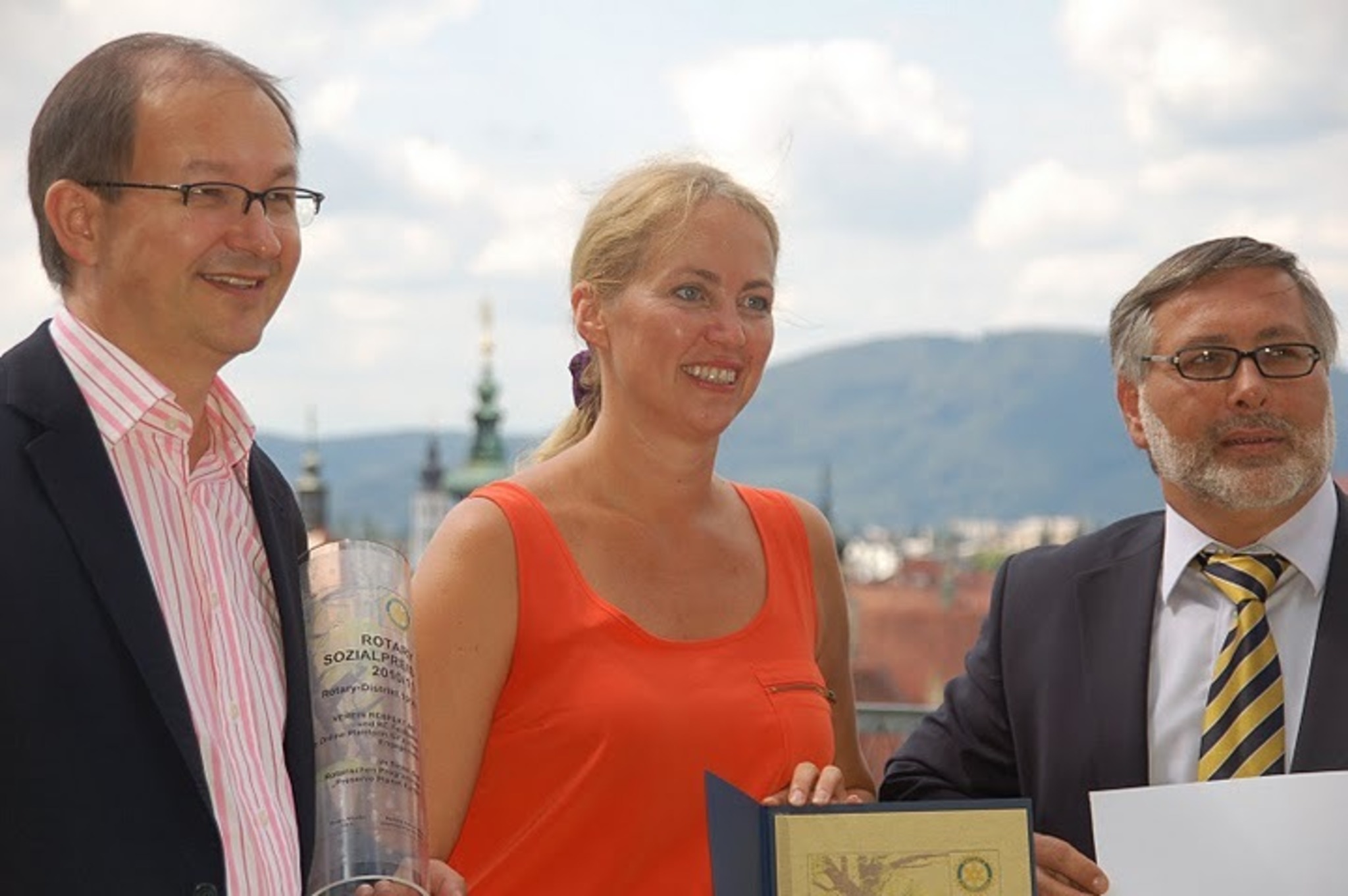 ROTARY verleiht SOZIALPREIS 2011 an Respekt.net - Graz