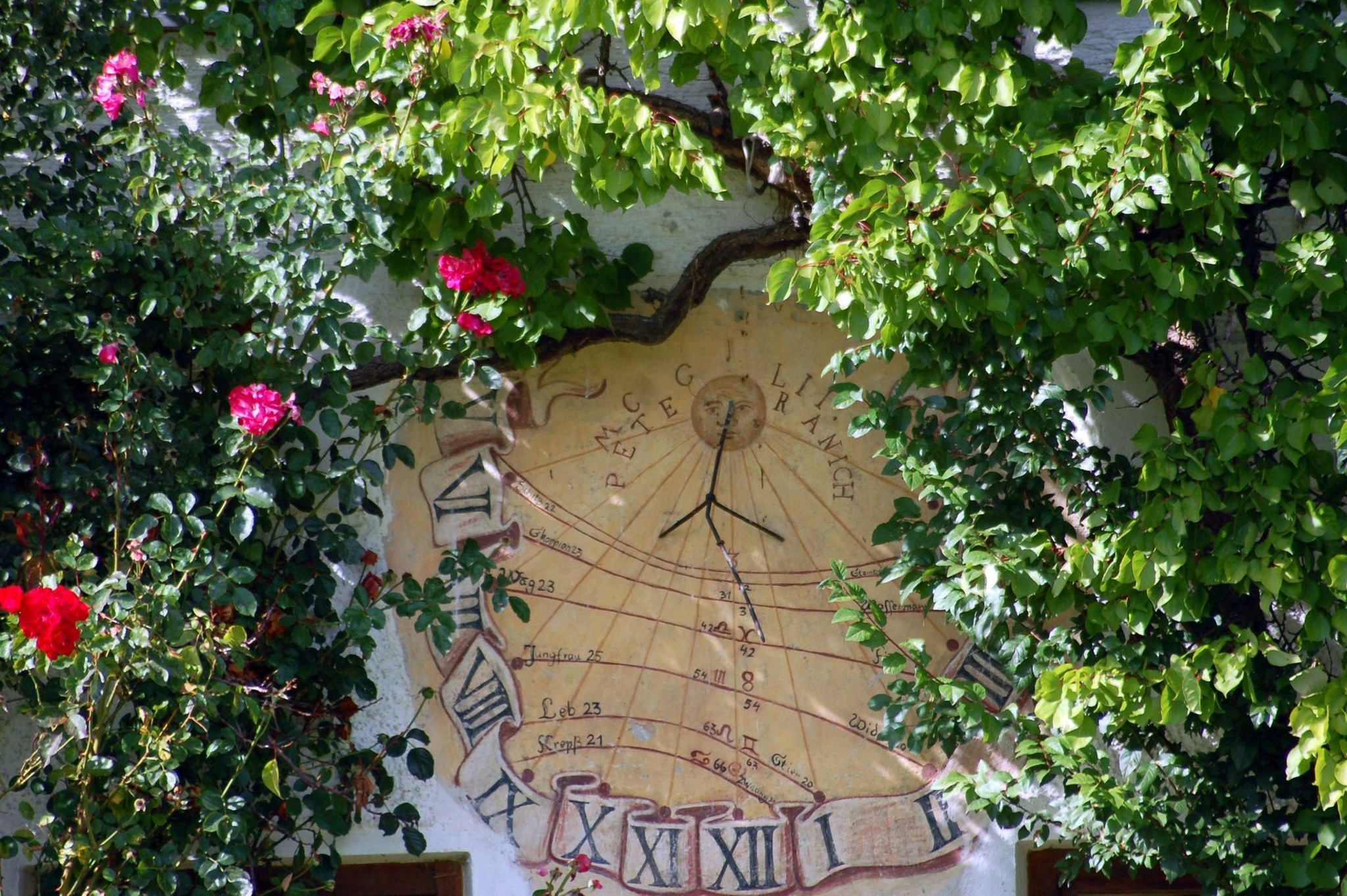 Sonnenuhr in Oberperfuss - Völsesgasse: Geburtshaus Peter Anich ...