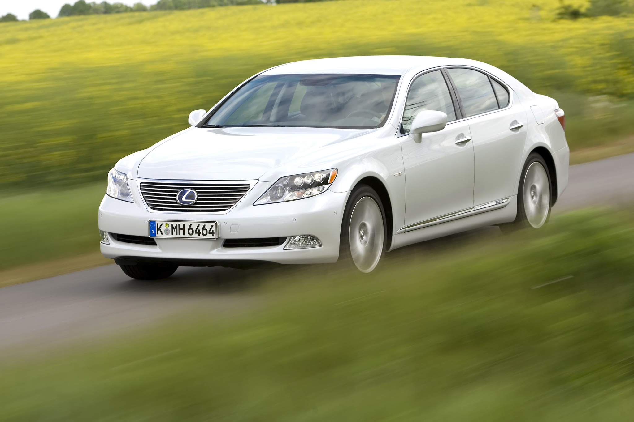 Lexus LS 600 h – der Luxus-Gleiter - Innsbruck