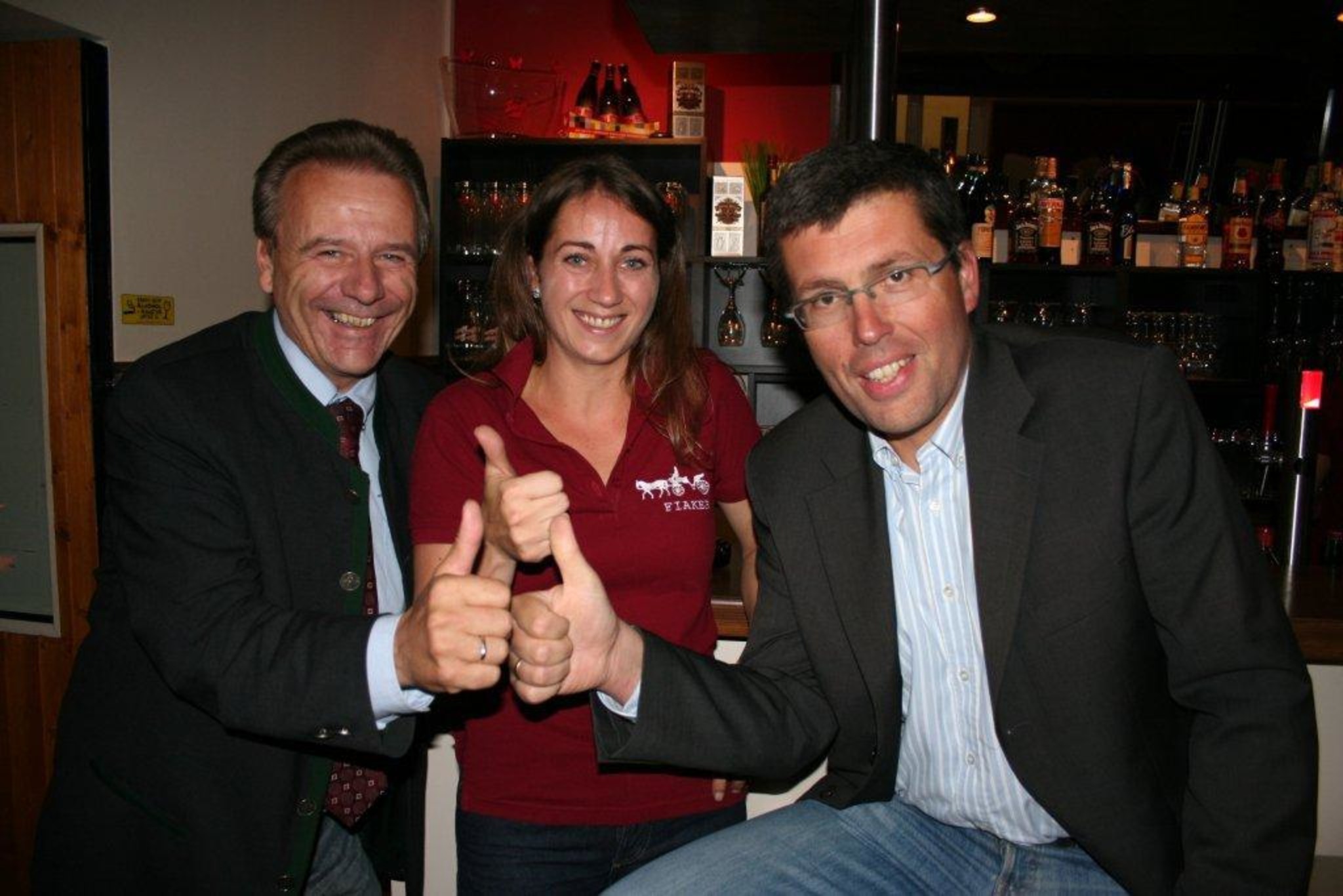 Neues Wohnzimmer im Zentrum eröffnet! Lounge-Bar Fiaker zeigte sich bei ...