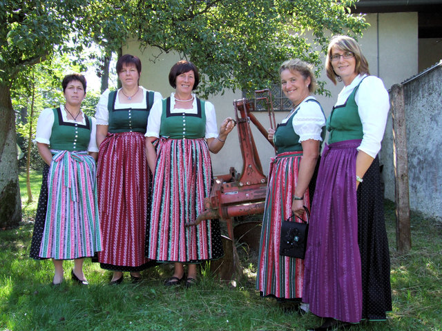 Neues ASTEG-Dirndl bei Frühschoppen präsentiert! - Gmünd