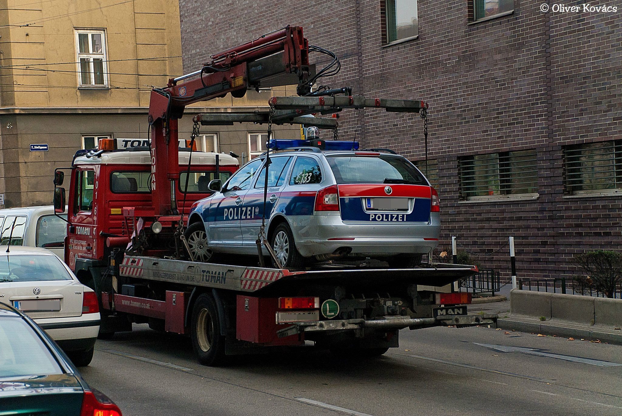 Polizeiauto auf Abschlepper - Eisenstadt