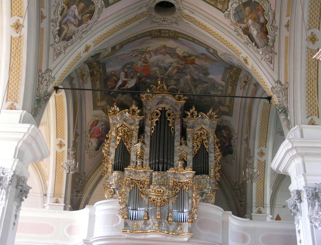 Basilika Absam - Hall-Rum