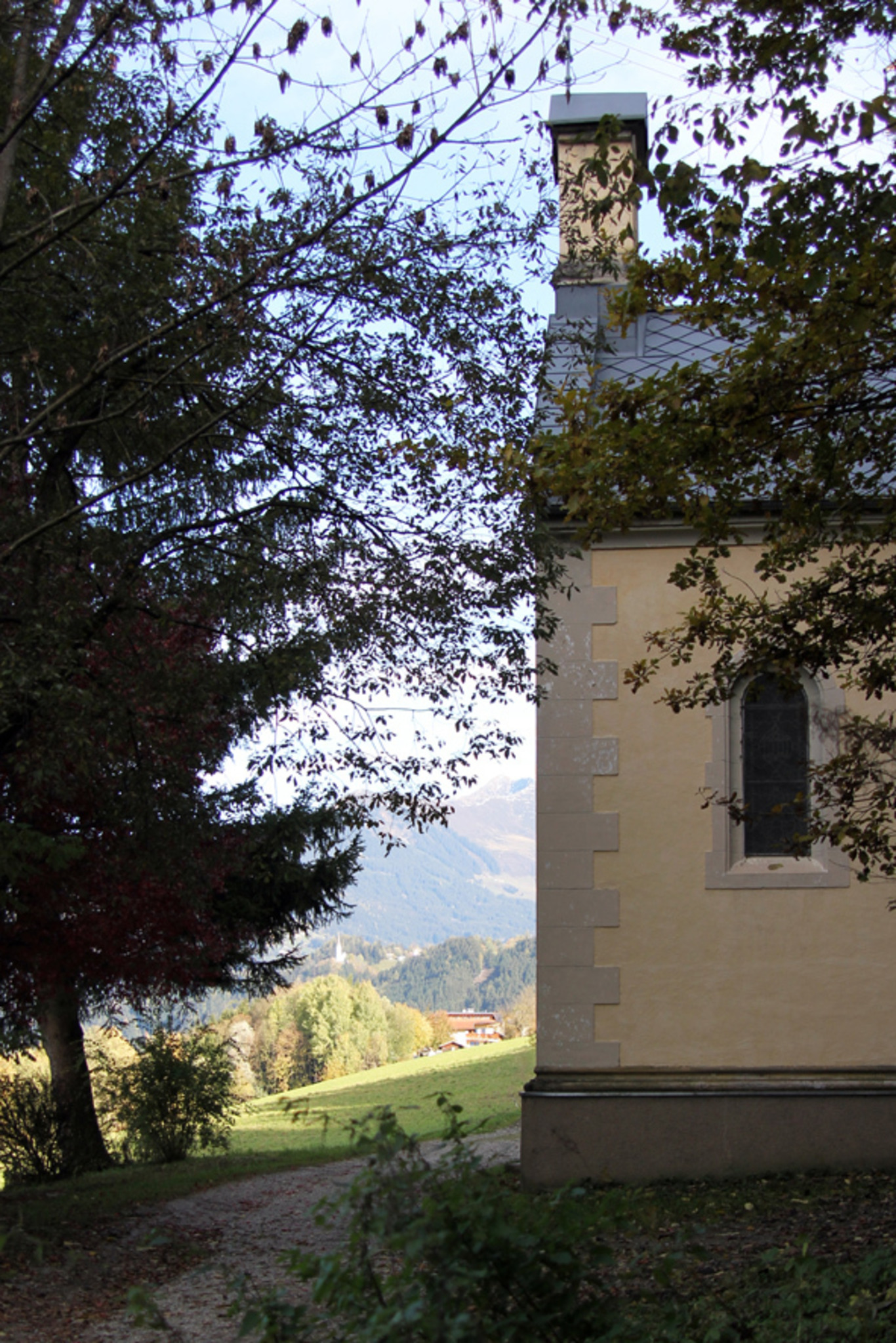 Ruhe finden bei der Lourdes Kapelle in Kolsass mit Blick auf die "Alte ...
