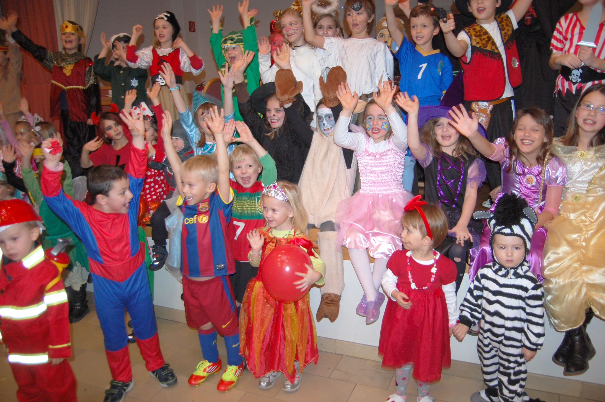 Großer Ball für Faschingskinder - Korneuburg