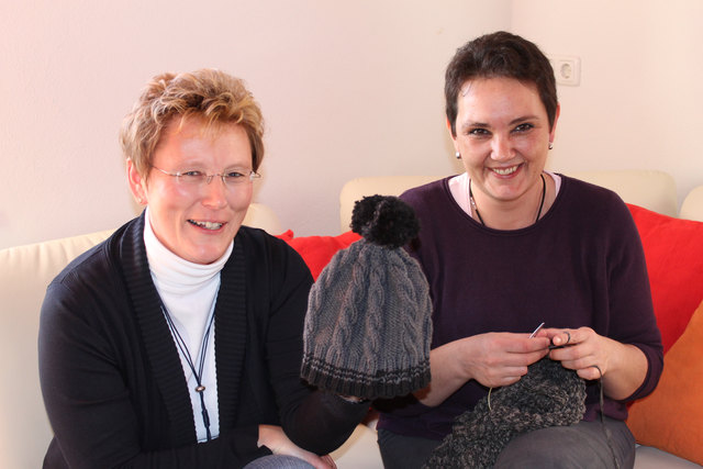 Stricken für guten Zweck: Mützen für Notschlafstelle - Steyr & Steyr Land