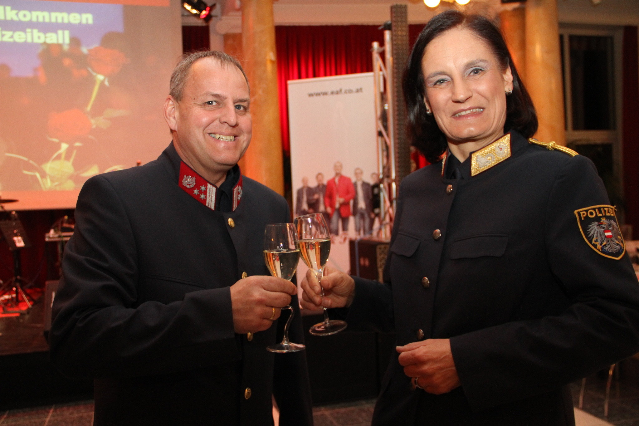 Villachs Polizisten luden zum Ball - Villach