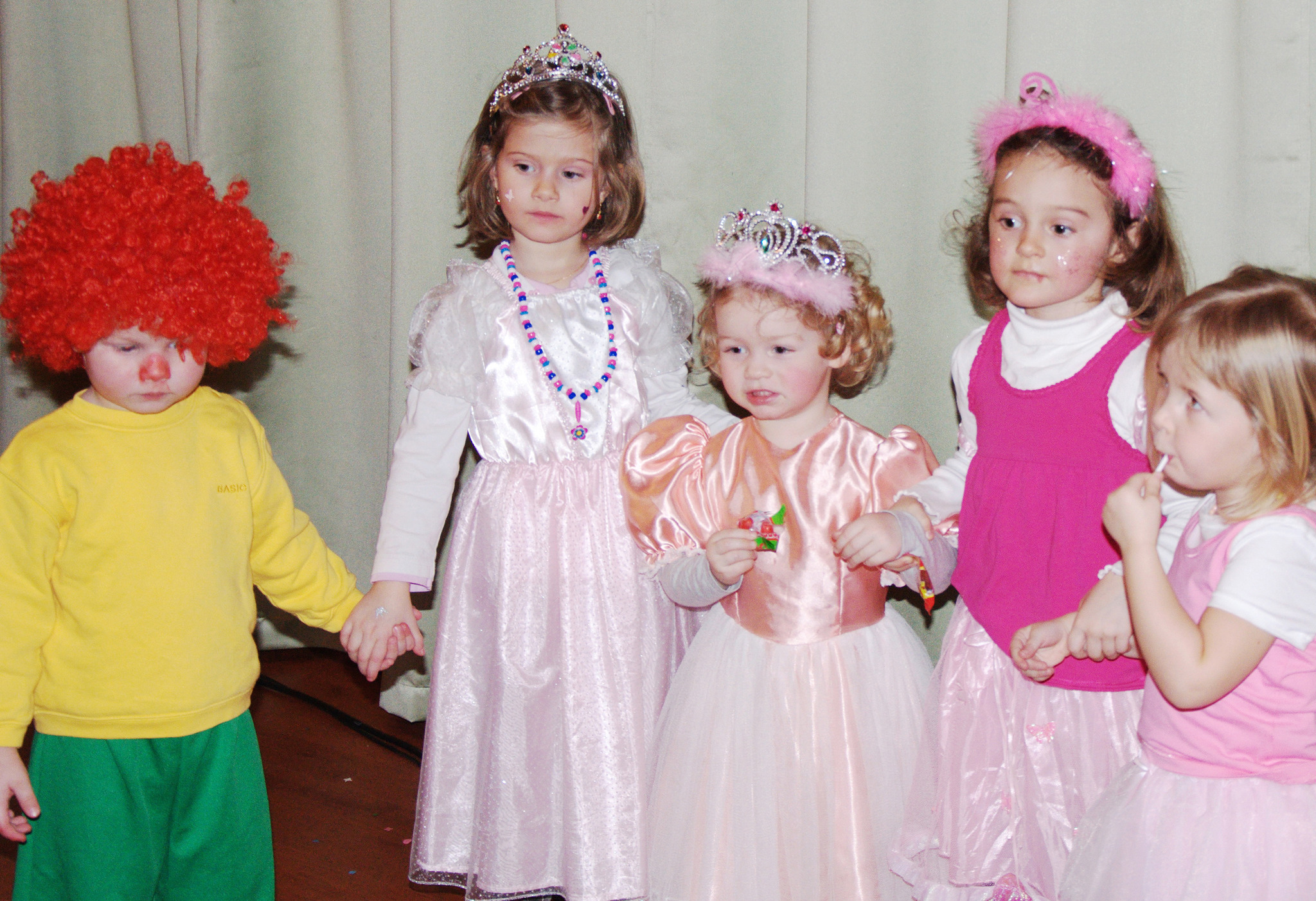 Beim Kinderfasching in St. Veit begeisterte Zauberer Fred mit Tricks ...