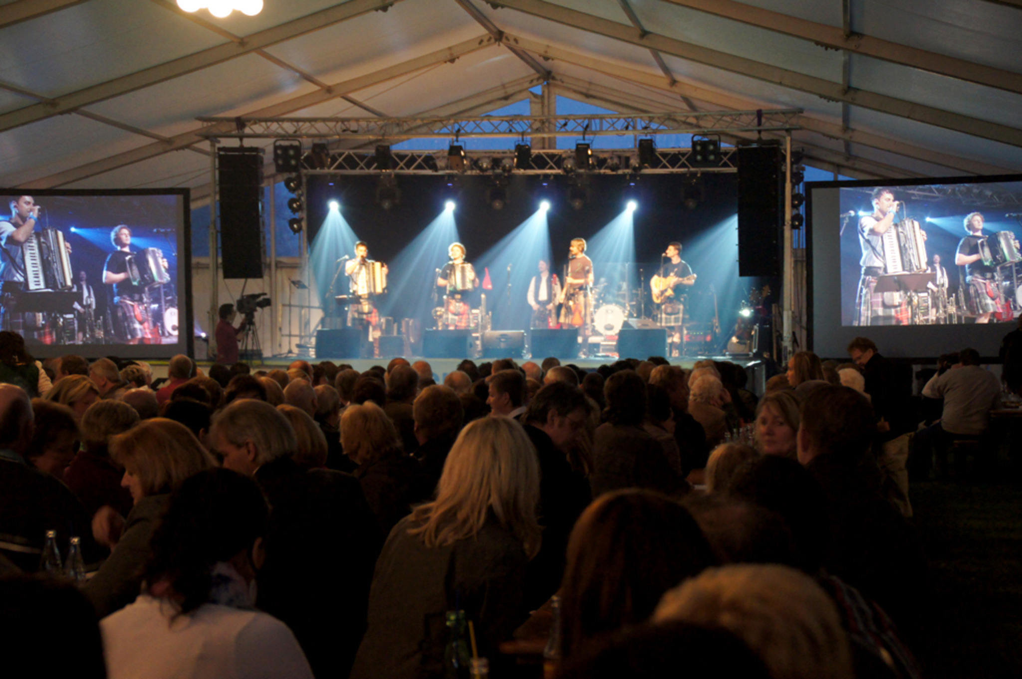 Fulminantes Frühlingfest riss Fans von den Bänken - Graz-Umgebung