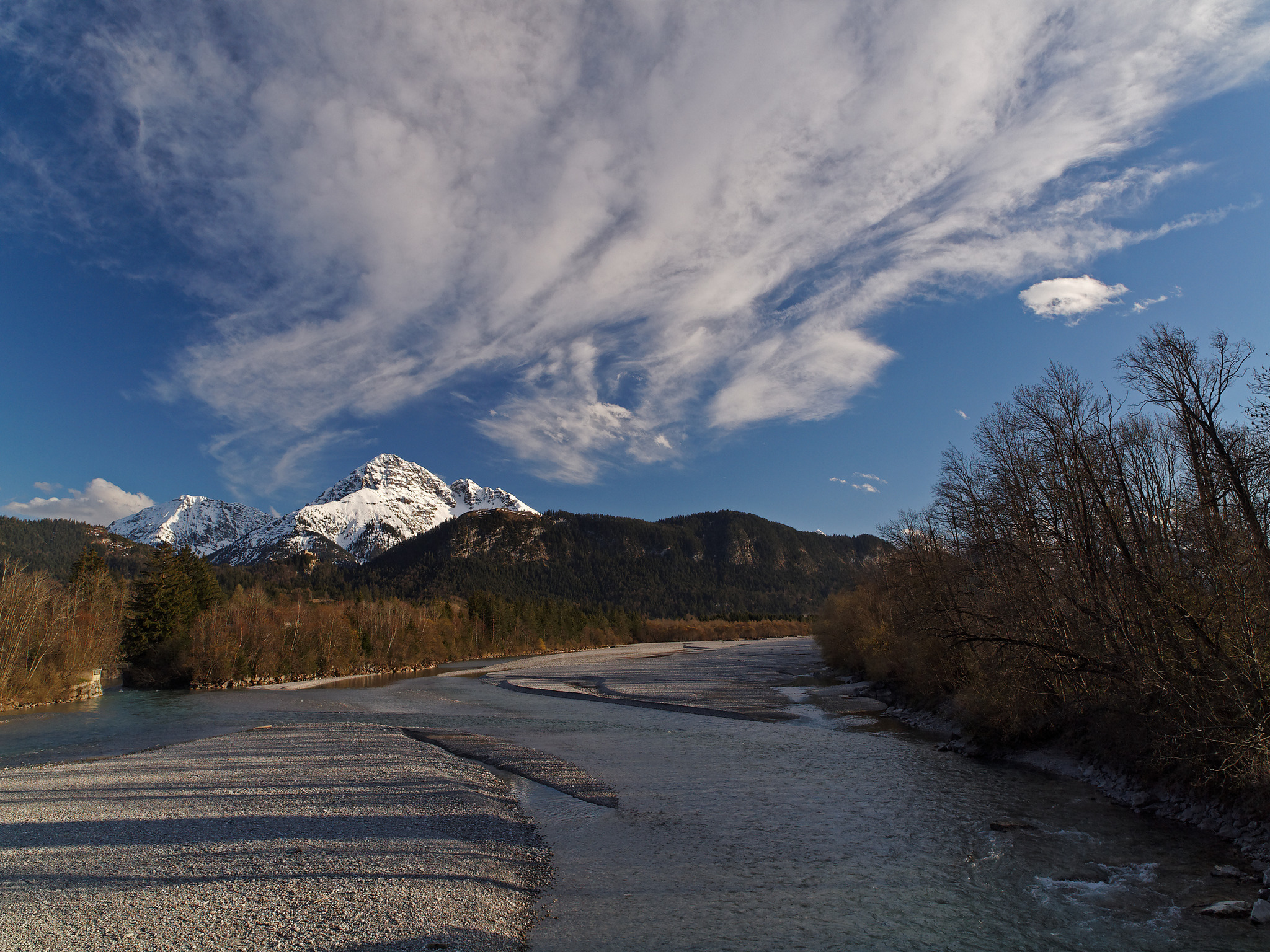 Der Lech mit Blick auf den Thaneller - Reutte