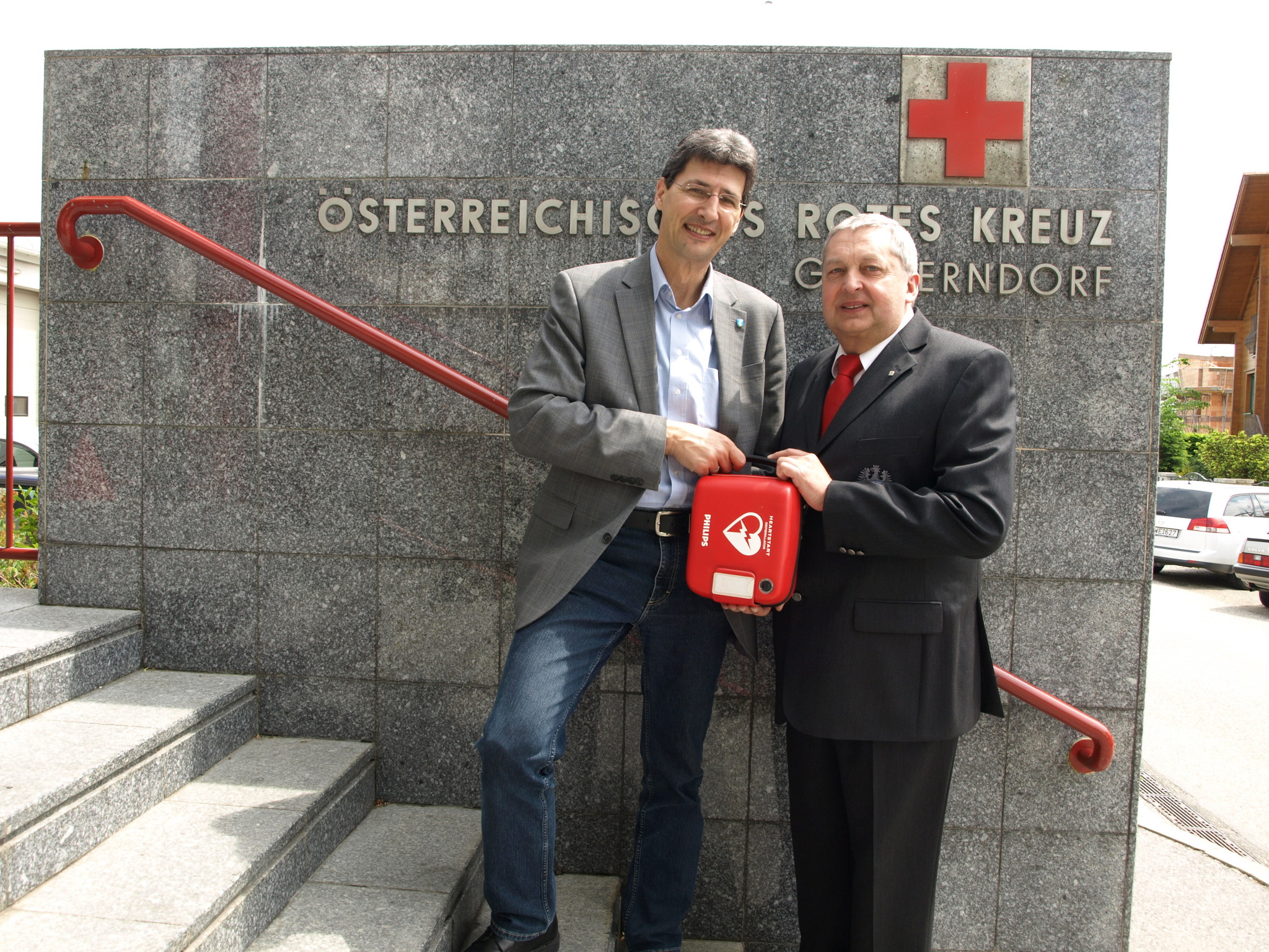 Bgm. Robert Michl sammelt für Defi - Gänserndorf