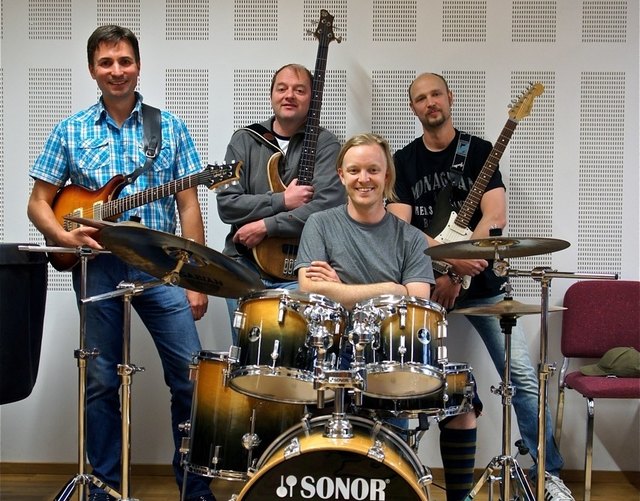 SENSATION ! USA-SUPERDRUMMER JAMMT MIT YOUNG, STRONG & HEALTHY ...