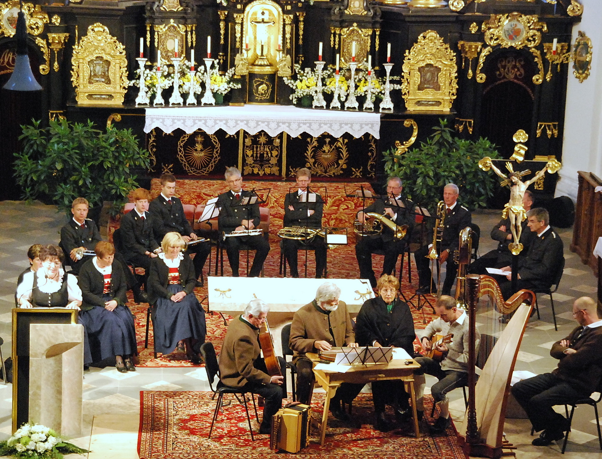 Mariensingen in der Wallfahrtsbasilika Mariathal - Innsbruck