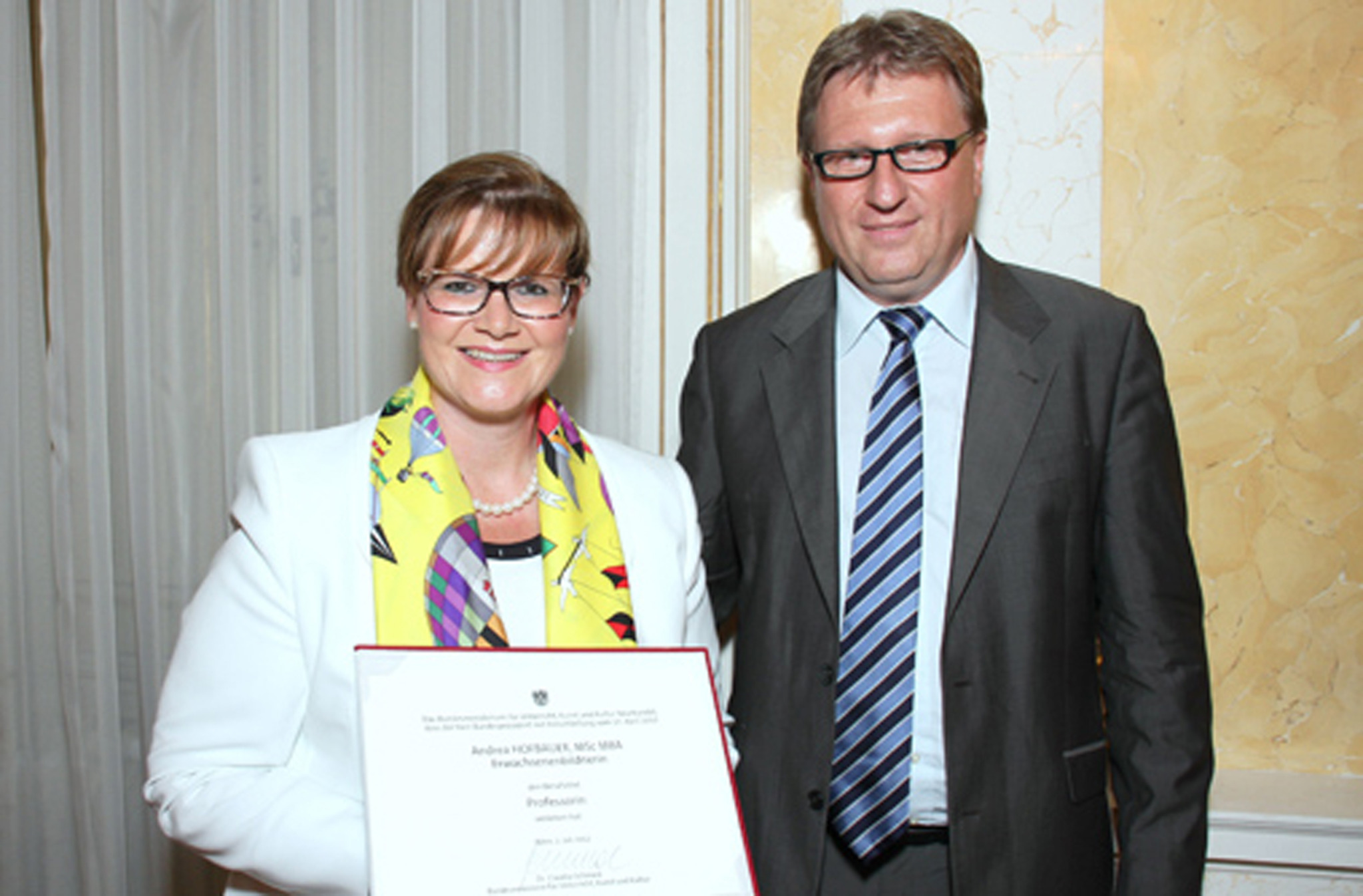 Neue Professorin - Favoriten
