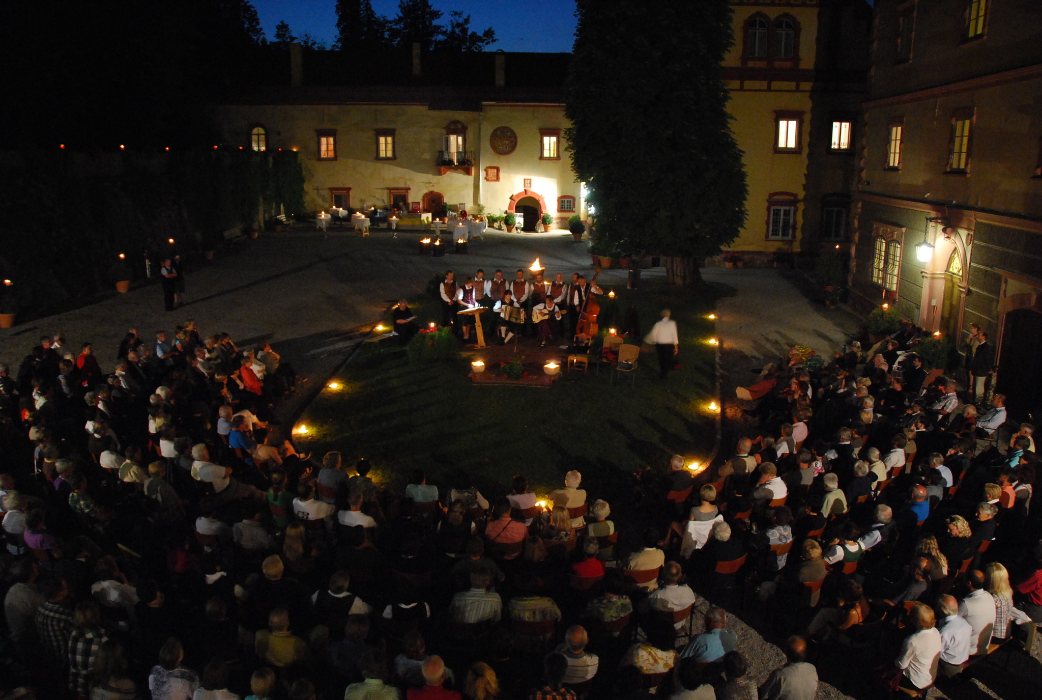 KULTUR IM SCHLOSSHOF PATERNION - Villach Land