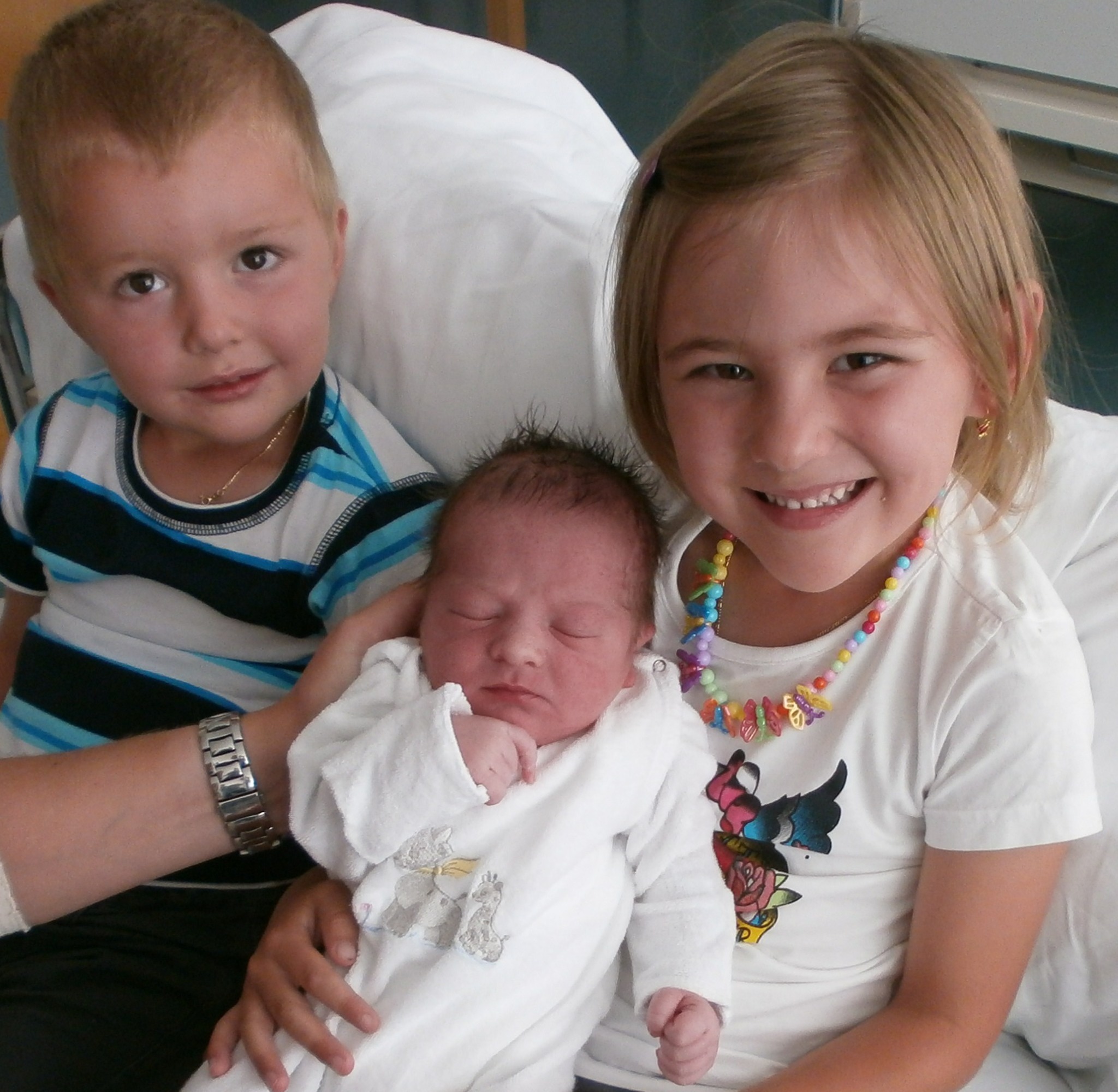 Baby Thomas Kern mit Geschwister Julia 5 Jahre und David 3 Jahre ...