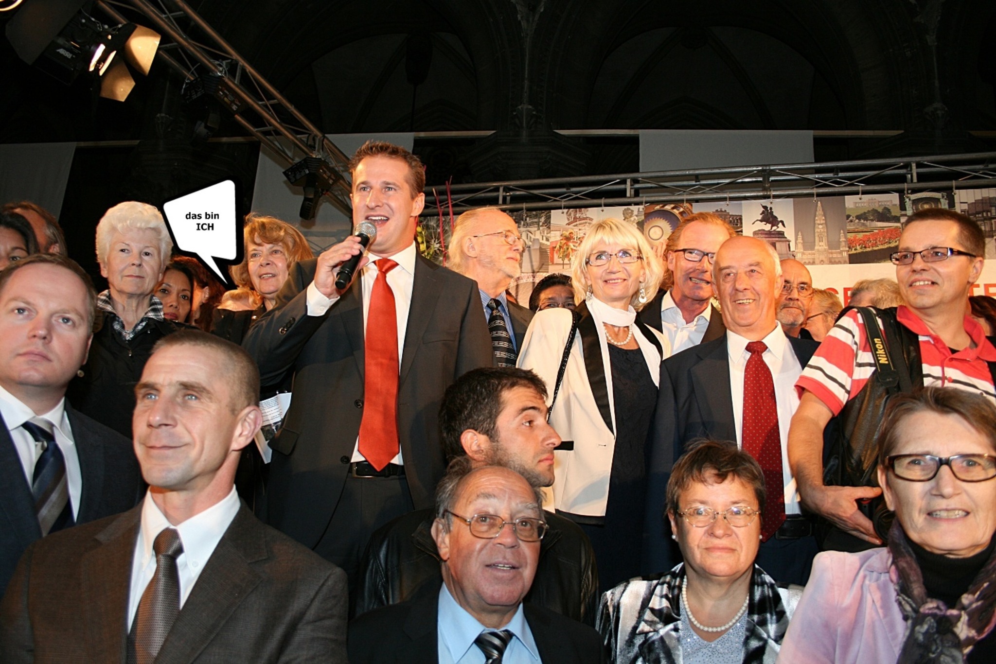 DAS, da unten, BIN ICH! - Foto Helmut Mayer - Wieden