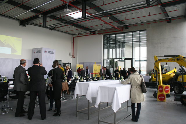 Wacker Neuson eröffnete neuen Konzernstandort in Hörsching - Linz