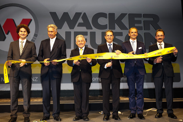 Wacker Neuson eröffnet neues Kompaktmaschinenwerk mit großem Festakt ...
