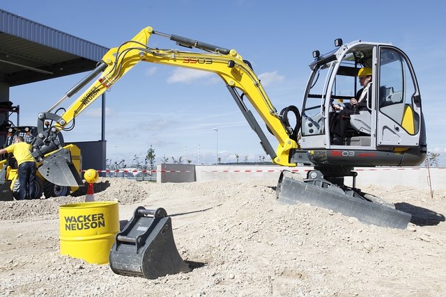 Wacker Neuson eröffnet neues Kompaktmaschinenwerk mit großem Festakt ...