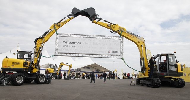 Wacker Neuson eröffnet neues Kompaktmaschinenwerk mit großem Festakt ...