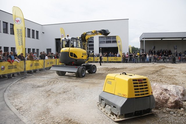 Wacker Neuson eröffnet neues Kompaktmaschinenwerk mit großem Festakt ...