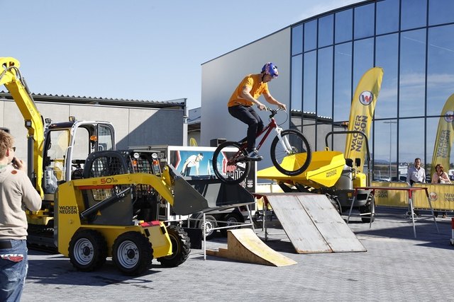 Wacker Neuson eröffnet neues Kompaktmaschinenwerk mit großem Festakt ...