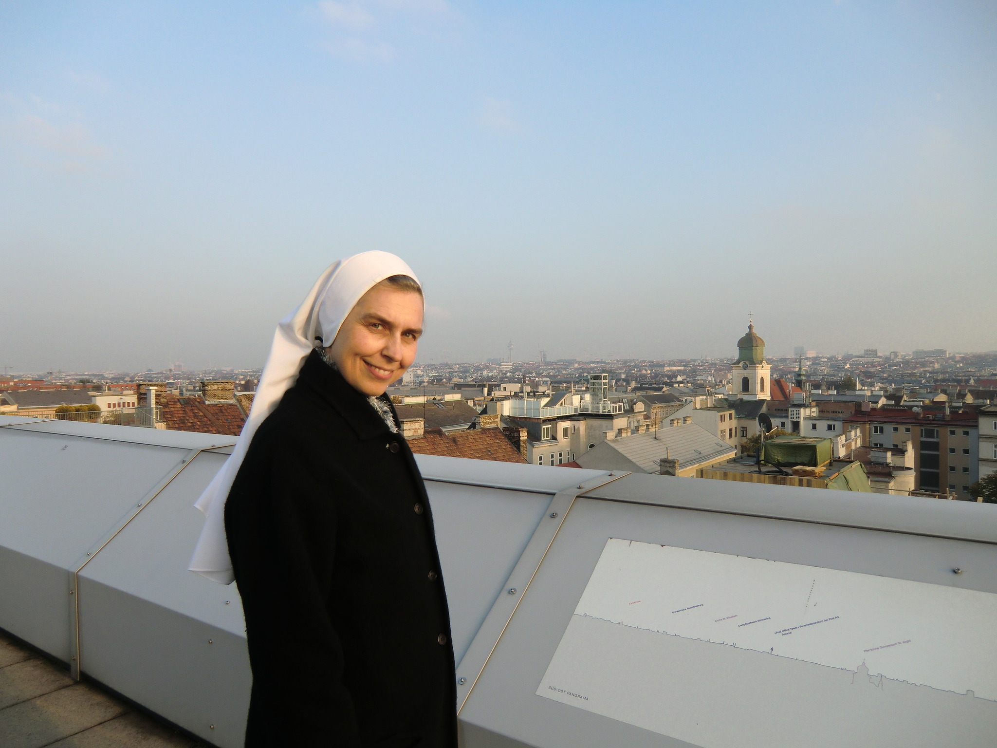 Schwester Maria Michaela zeigt ihr Grätzel - Simmering