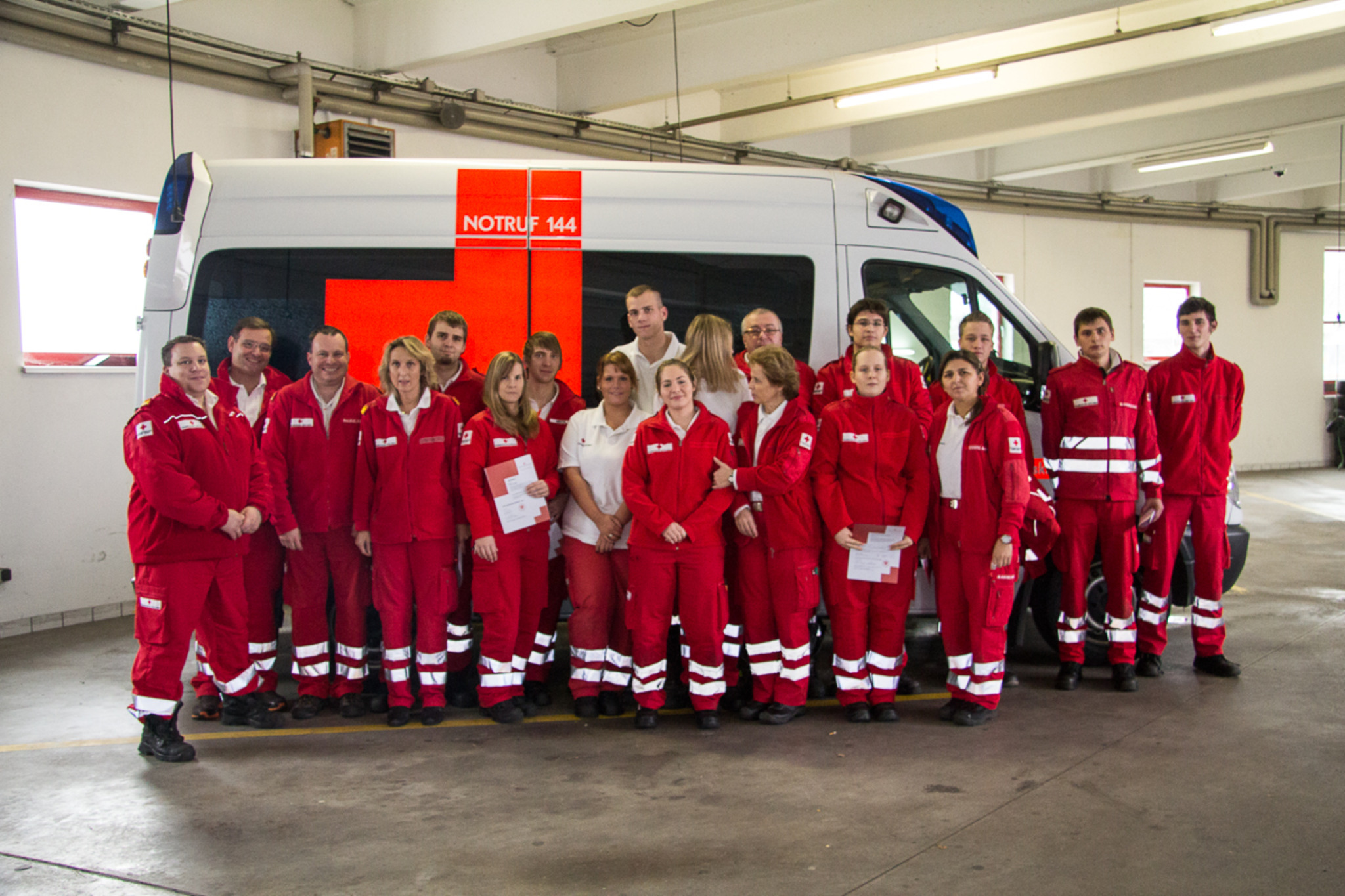 Zehn neue Sanitäter für Rotes Kreuz Schwechat - Schwechat