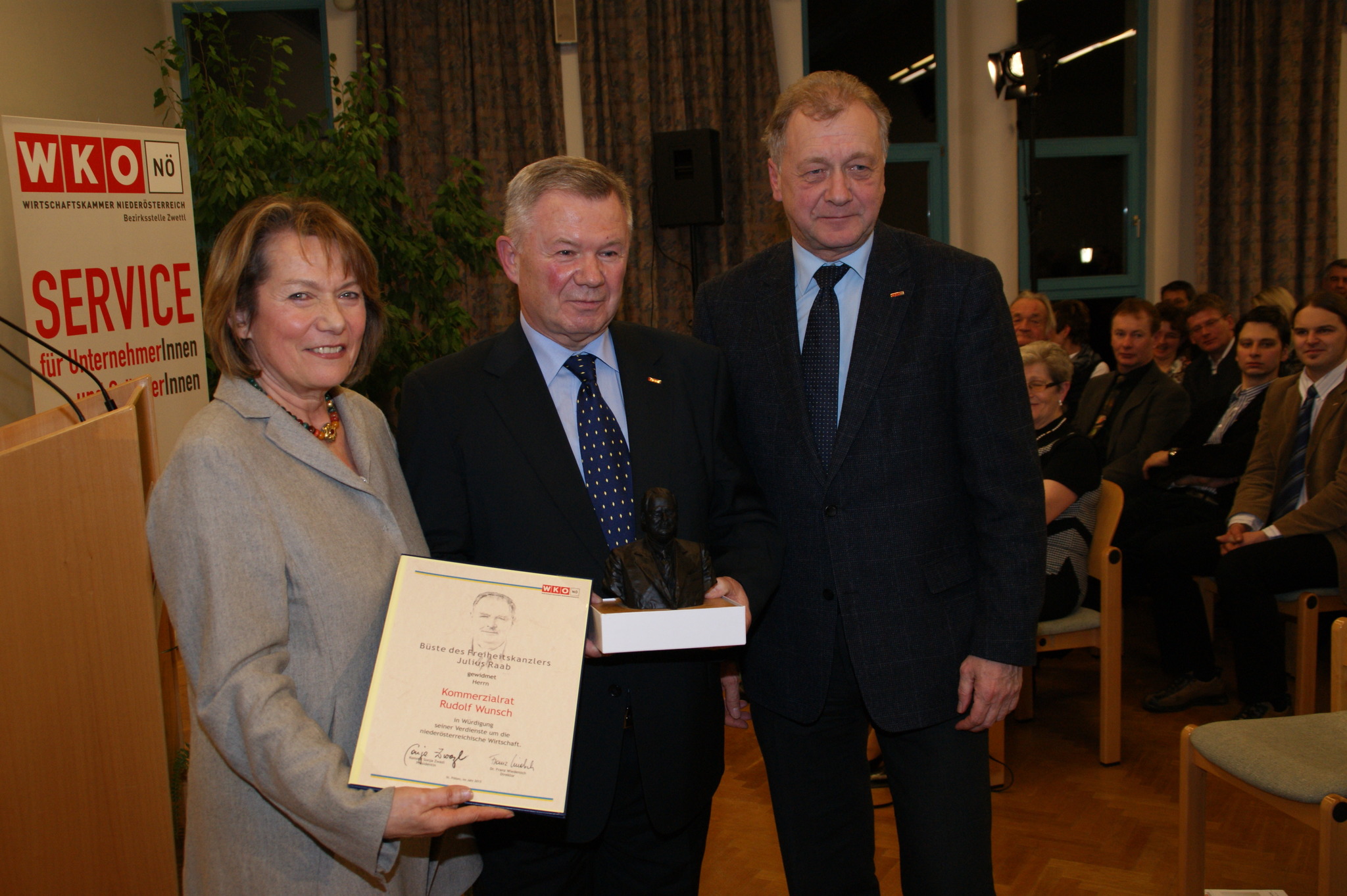 Julius Raab Statue für Rudi Wunsch - Zwettl