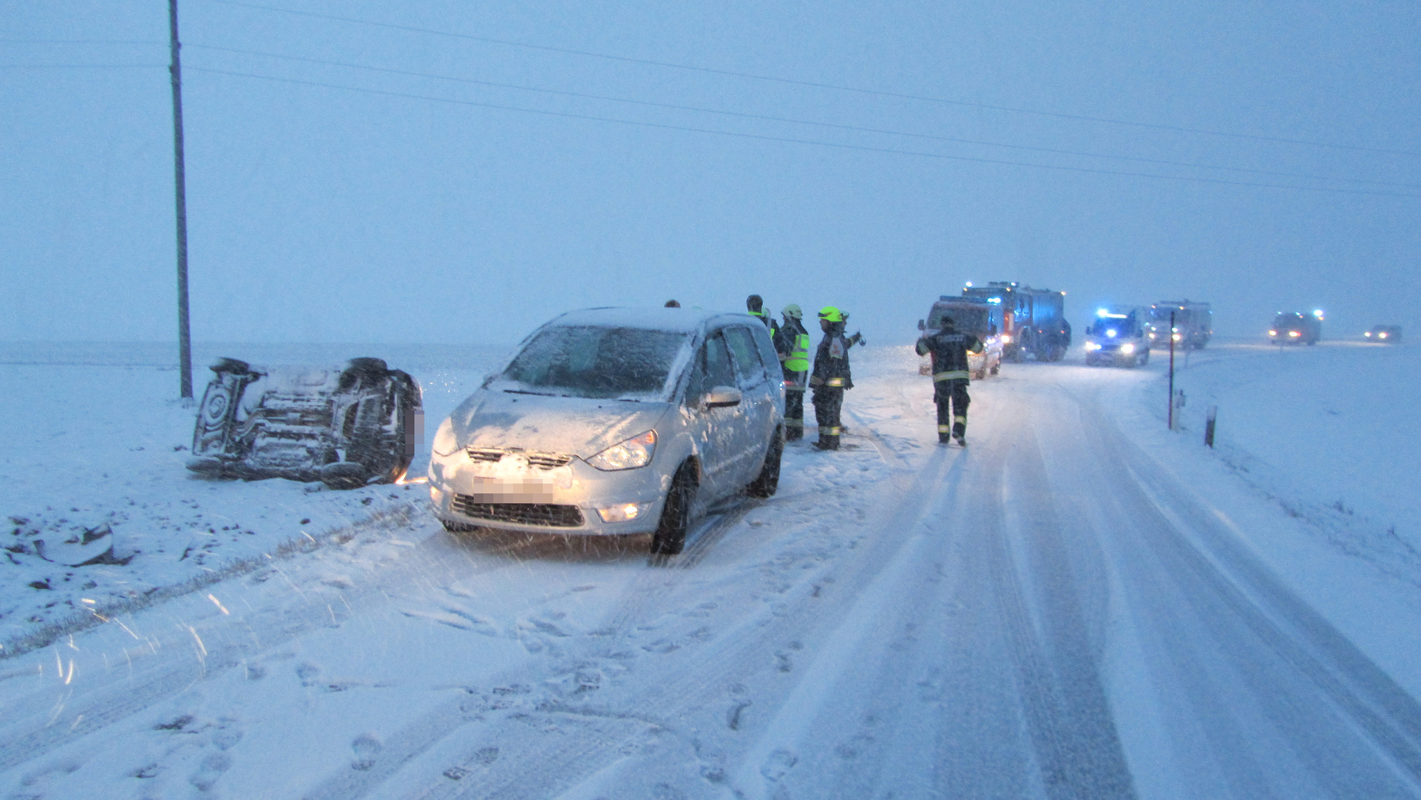 Unfall auf schneeglatter Fahrbahn - Tulln