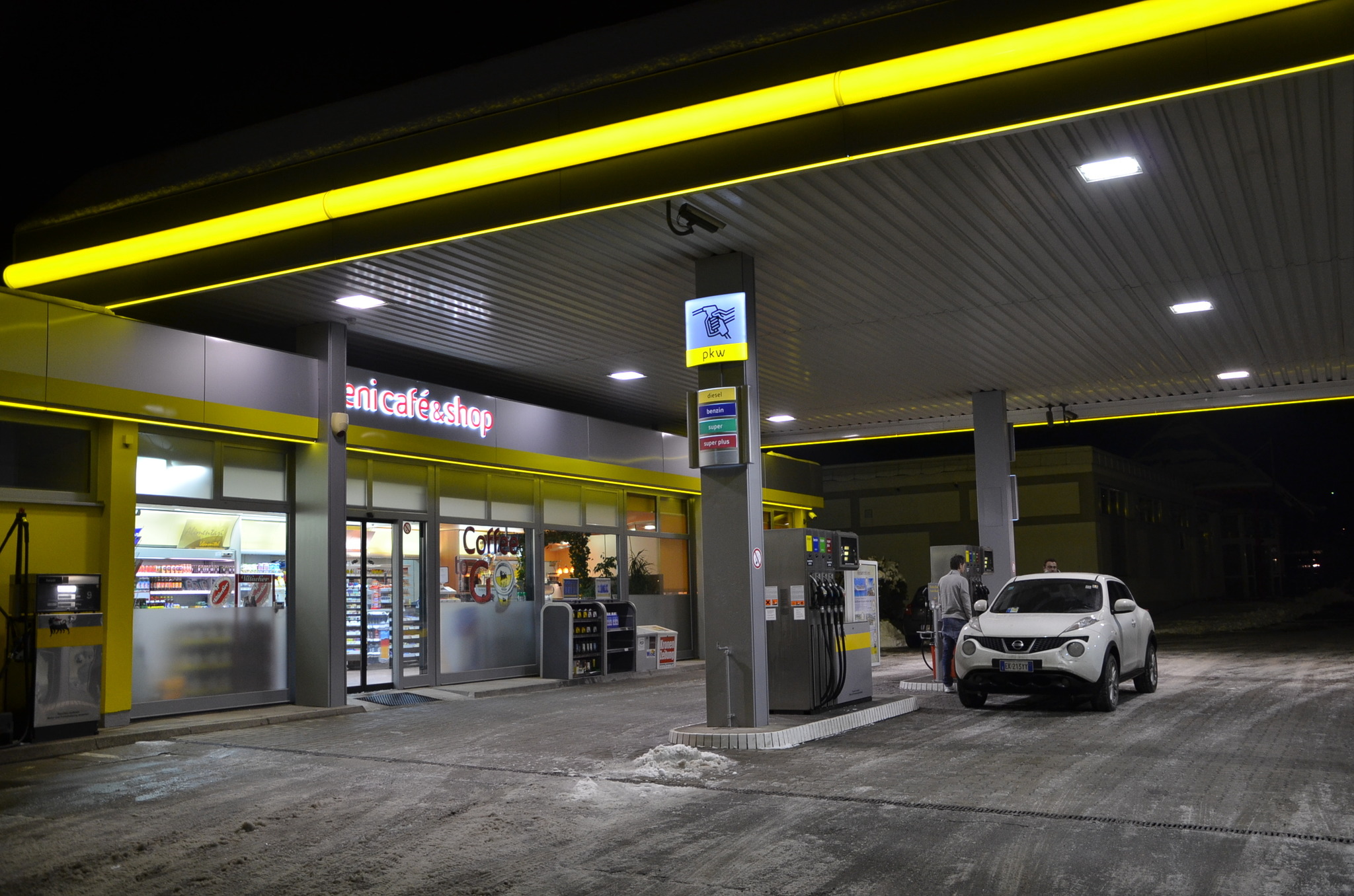 Bier und Spiele abends an der Tankstelle - Spittal
