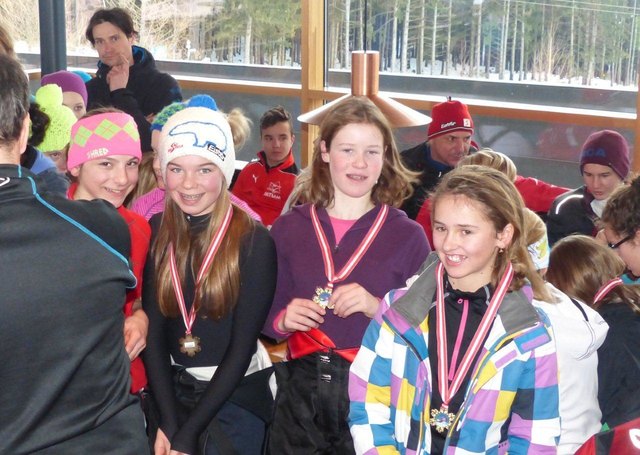 Erfolgreiche HAK/HAS/HLW/BRG SchülerInnen - Reutte