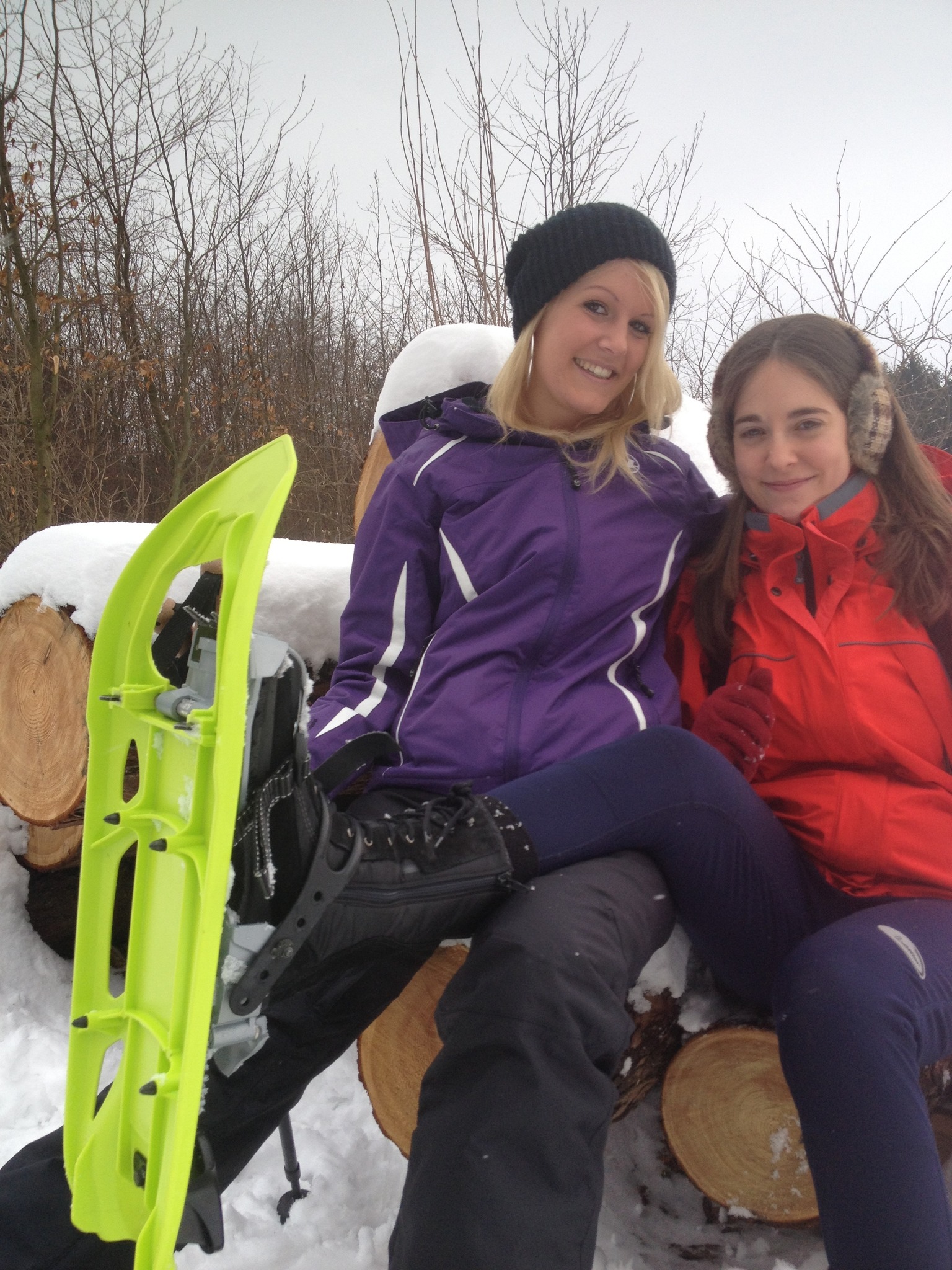 Magdalena und Sarah legen eine kleine Rast auf ihrer ...