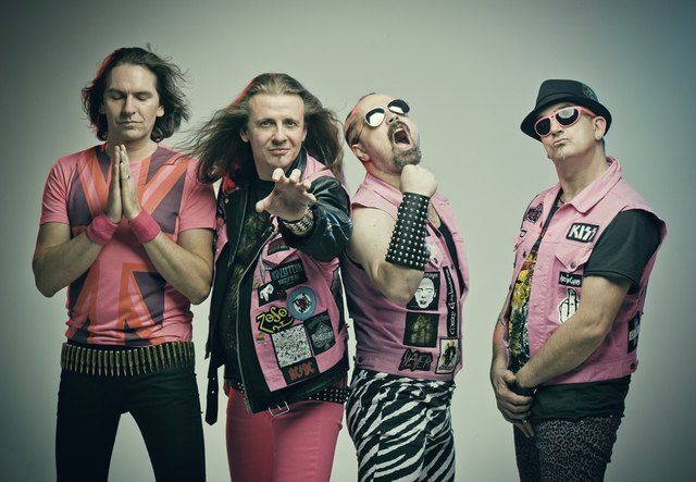 Addicted to Rock bringt J.B.O. nach Wien: Autogrammstunde ...