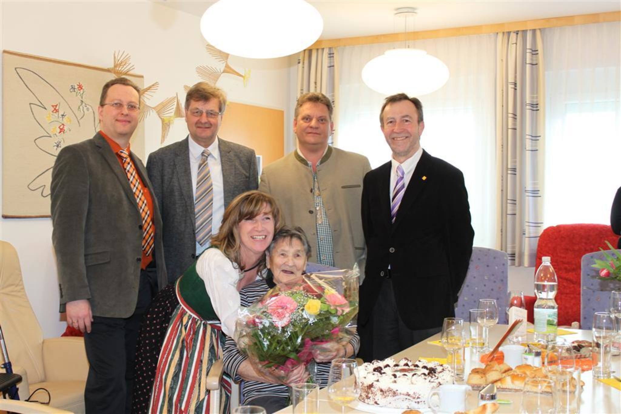 100er Geburtstag von Jubilarin Maria Posch in der Seniorenpension ...